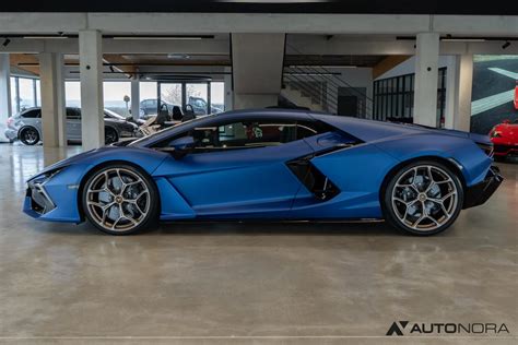 Blu Inaco Lamborghini Revuelto