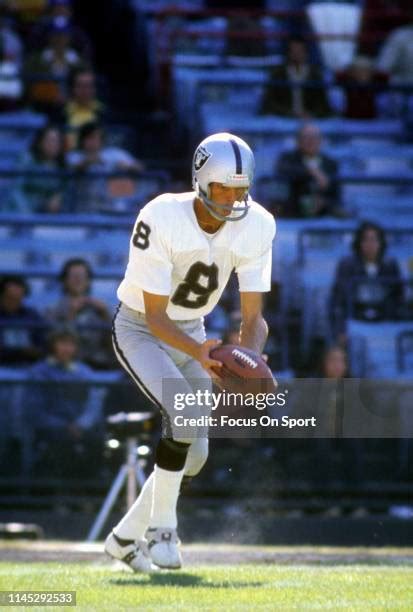 Oakland Raiders Ray Guy Photos And Premium High Res Pictures Getty Images