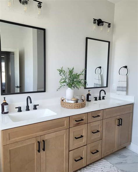 Modern Farmhouse Master Bathroom Decor