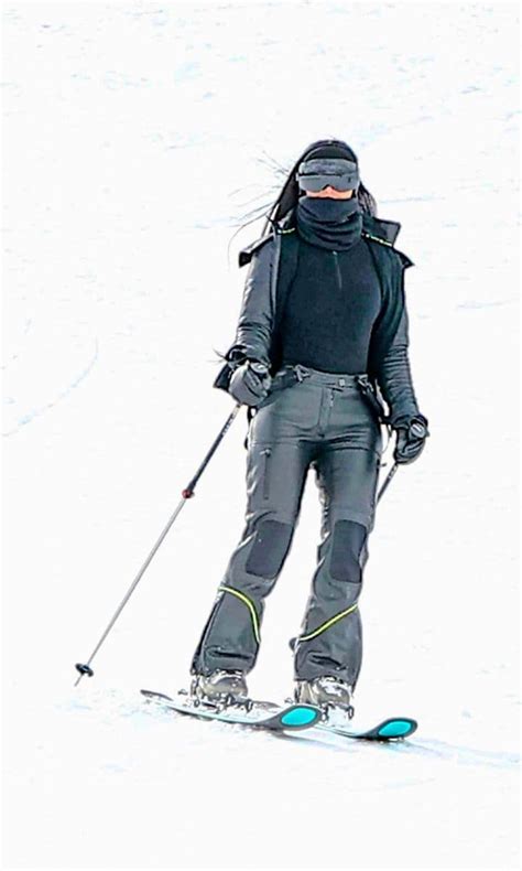 Kendall Jenner Kim And Khloé Kardashian Hit The Slopes