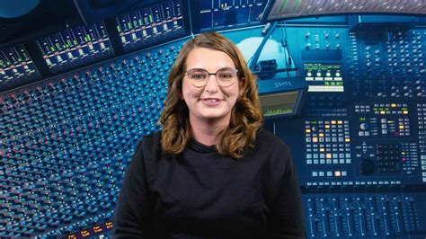 Régisseuse Son And Lumière Dans Un Très Célèbre Parc Dattraction