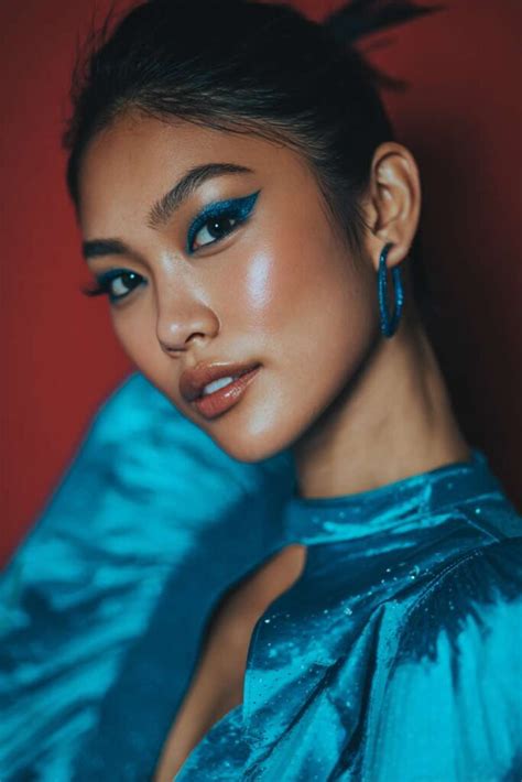 19 Glam Makeup Looks For A Blue Dress