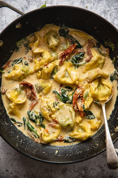 Tortellini Sauce Creamy Tortellini With Spinach And Tomatoes