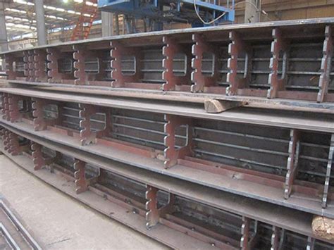 钢箱梁 昆明三合钢结构制造有限公司