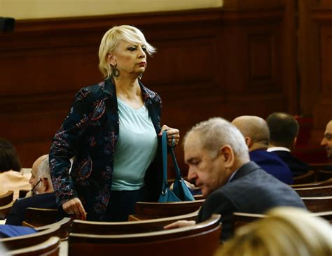 Нона Йотова лъсна на интимна СНИМКА 18 на която й се вижда Галерия Блиц