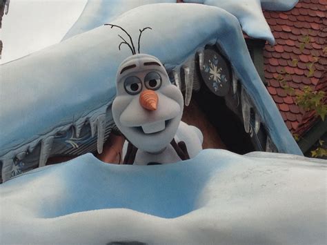 Talking Olaf At Disneyland