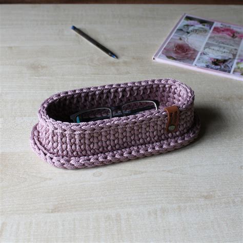 Oval Eyeglass Holder With Bottom Border Crochet Glasses Stor Inspire