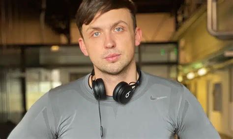 Kim Jest Robert Pasut Wzrost Wiek Waga Kariera Marihuana Konopie