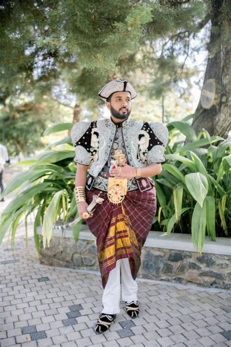 රජ වරම මුල් ඇදුම් Viwaha