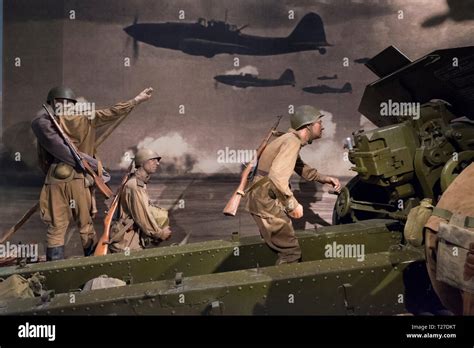 Infanterie mit Big Gun im Großen Vaterländischen Krieg Museum in Minsk ...