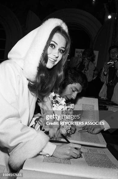 Mariage De Corinne Cléry Et Hubert Wayaffe à Paris En Mars 1968 News