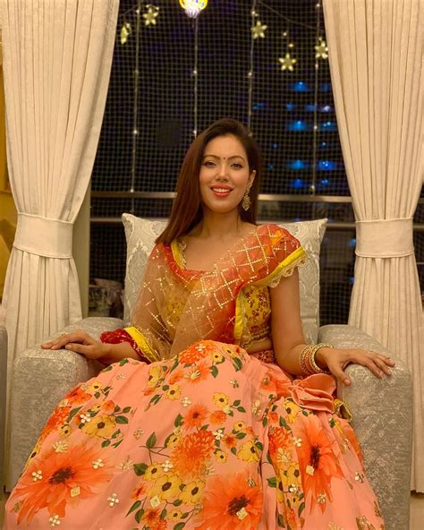 The Desi Sultry Hot Beauty Challenge Between Tmkoc Divas Munmun Dutta
