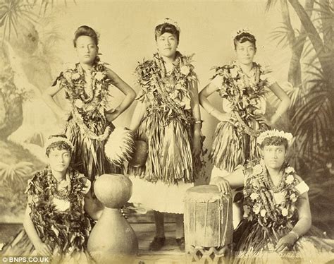 Hawaii 1890 Is This The First Ever Picture Of A Surfer About To Ride