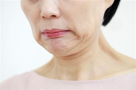 자글자글 얼굴 주름 없애는 간단 스트레칭 당신의 건강가이드 헬스조선