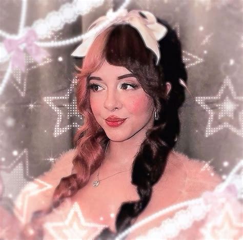 23 Nápadů Na Nástěnce Melanie Martinez Pfp Na Nástěnce 2025 Dívčí Věci