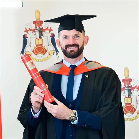 🎓🍾😮”นายทวารเกียรตินิยม” Mark Wrexham Thailand Fan Club