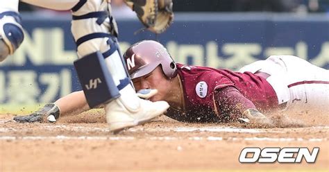 사진 김하성거침없이 슬라이딩