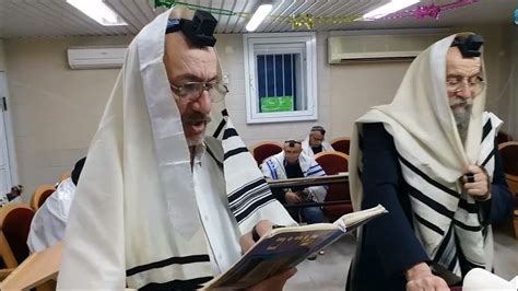 26 מולא יעקב יעקובוב קריאת מגילת אסתר בבית הכנסת הבוכרי בהנהלת הגבאי יהודה ארי יעקובוב Youtube