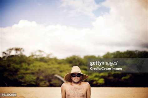 Mens Straw Beach Hats Photos And Premium High Res Pictures Getty Images