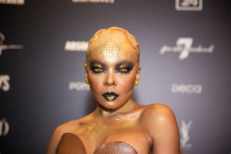 Thelma Assis Choca Com Fantasia E Reflete “buscando Conhecimento”