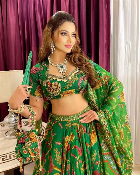 Urvashi Rautela Pics ग्रीन लहंगा चोली में उर्वशी रौतेला की खूबसूरती