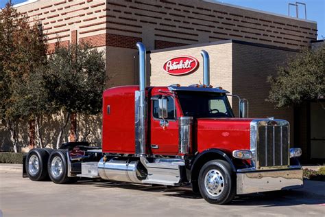 Legendary Peterbilt Model 589 Now Includes 72 Inch Sleeper Version