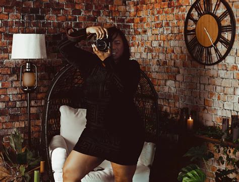 A Day In The Life Of A Luxury Boudoir Photographer Behind The Scenes