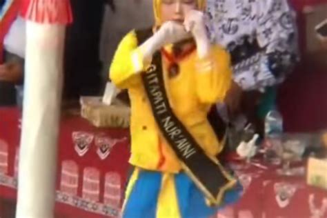 Profil Biodata Gitapati Nuraini Mayoret Viral Berjilbab Kuning Pakai