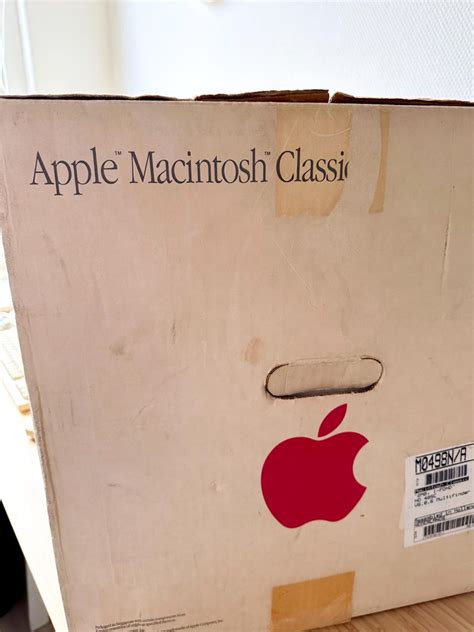 Vintage Apple Macintosh Classic With Original Packaging And Accessories