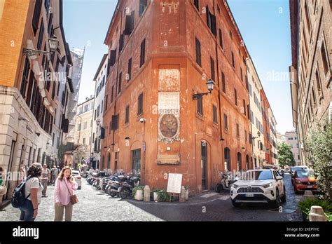 This Image Depicts The Narrow Winding Streets Of Old Rome