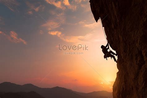 Lovepik صورة  602393607 Id صورة فوتوغرافية بحث صور يتسلق متسلقو الصخور عند غروب الشمس الرائع