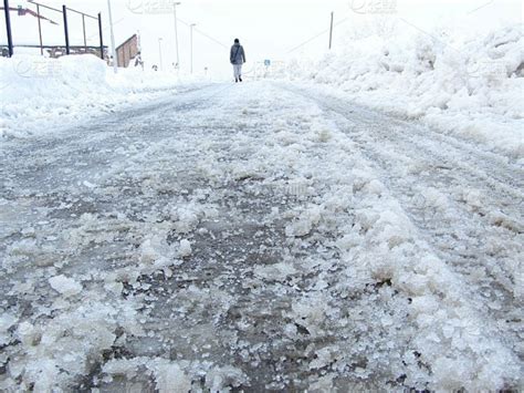 结冰的道路特写