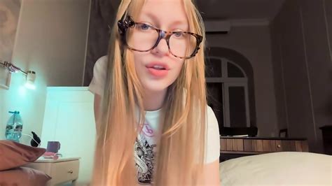 Cute Girl With Glasses Eporner