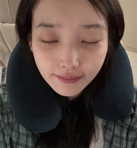 Iu Attacks Her Bare Face Is She A 31 Year Old Pottery Skin Cleaner T Sportschosun