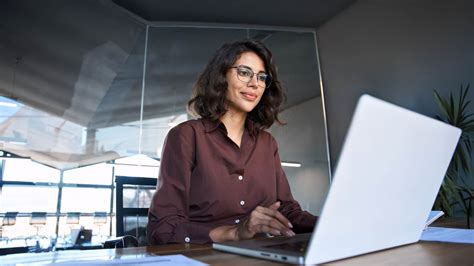 People Who Always Find A Way Forward Do These 9 Things When They Get Stuck Yourtango