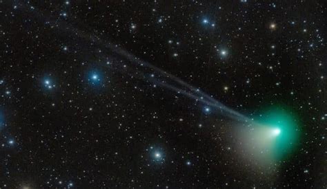 Cometa Verde Brilhante Perde Parte Da Cauda A Caminho Da Terra
