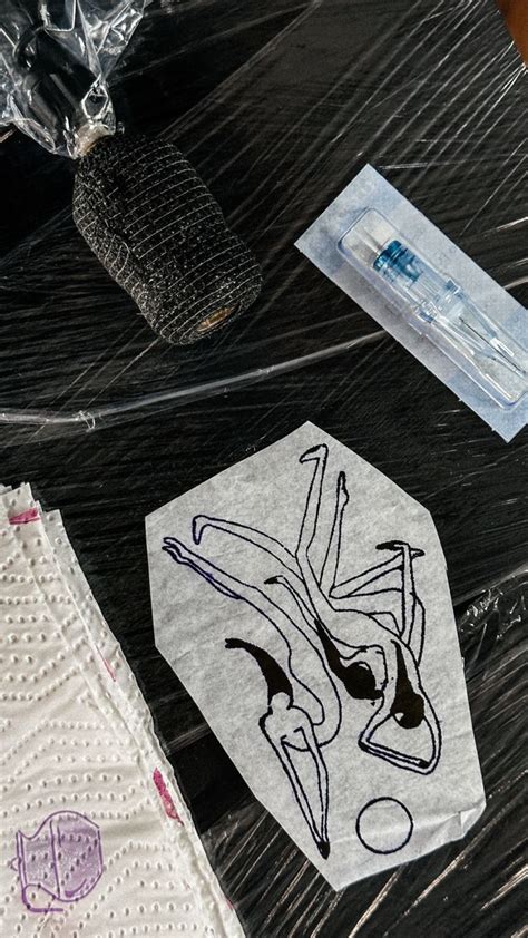 Tattoo aesthetic | Тату-студия, Места для татуировок, Татуировщик