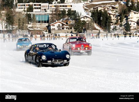 Klassische Oldtimer Sportwagen Die Auf Dem Gefrorenen St Moritzer See Rennen Stockfotografie