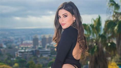 Ariana Van X Máloktorý Muž Ukojí Jej Náročné Chúťky