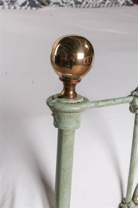 Charming Victorian Iron Kingsize English Bed With Brass Knobs 943366