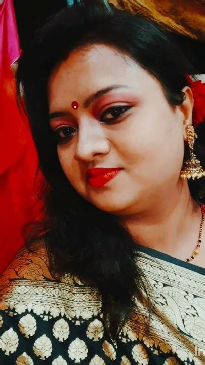 Dhakay Sharee Pore Toke Lagche Beutifulsharee Tey Narishorts