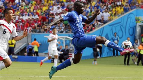 Pumas Pink And Blue Cleats Make A Bold Play At The World Cup Kera News