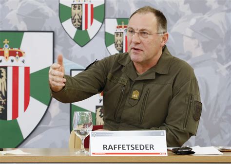 Trauer Um Gebürtigen Steyrer Ehemaliger Militärkommandant Raffetseder