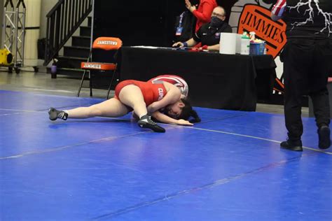 Five Wrestlers Move On To The Top Eight At The Naia Championships
