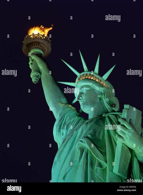 Statue Of Liberty Torch At Night 3877 Statue Liberty Night Stock