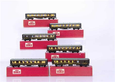 Lot 357 Hornby Dublo 00 Gauge 2 Rail Super Detail