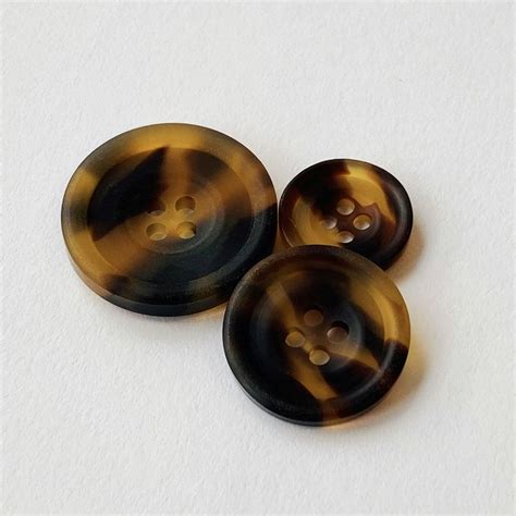 ‘cambridge Dairy Suit Button Mock Tortoise Shell James Tailoring