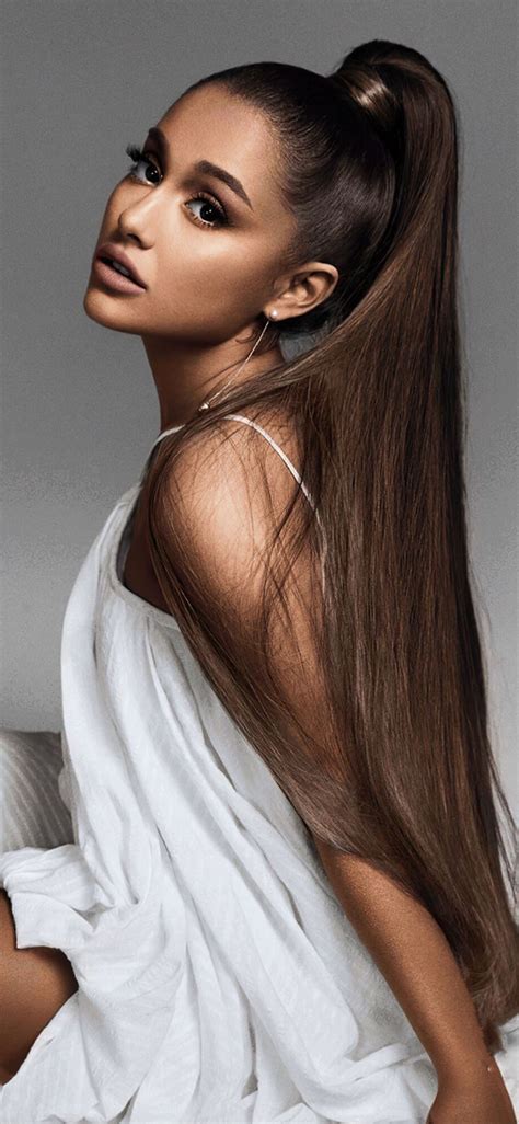 Ariana Grande Wallpaper