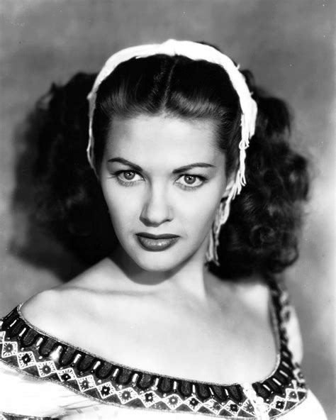 Yvonne De Carlo Семейка монстров Певицы Телесериалы