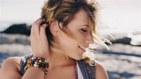 Jbl Live Free Nc Wireless Earbuds Feature Active Noise Canceling A Hour Battery Life